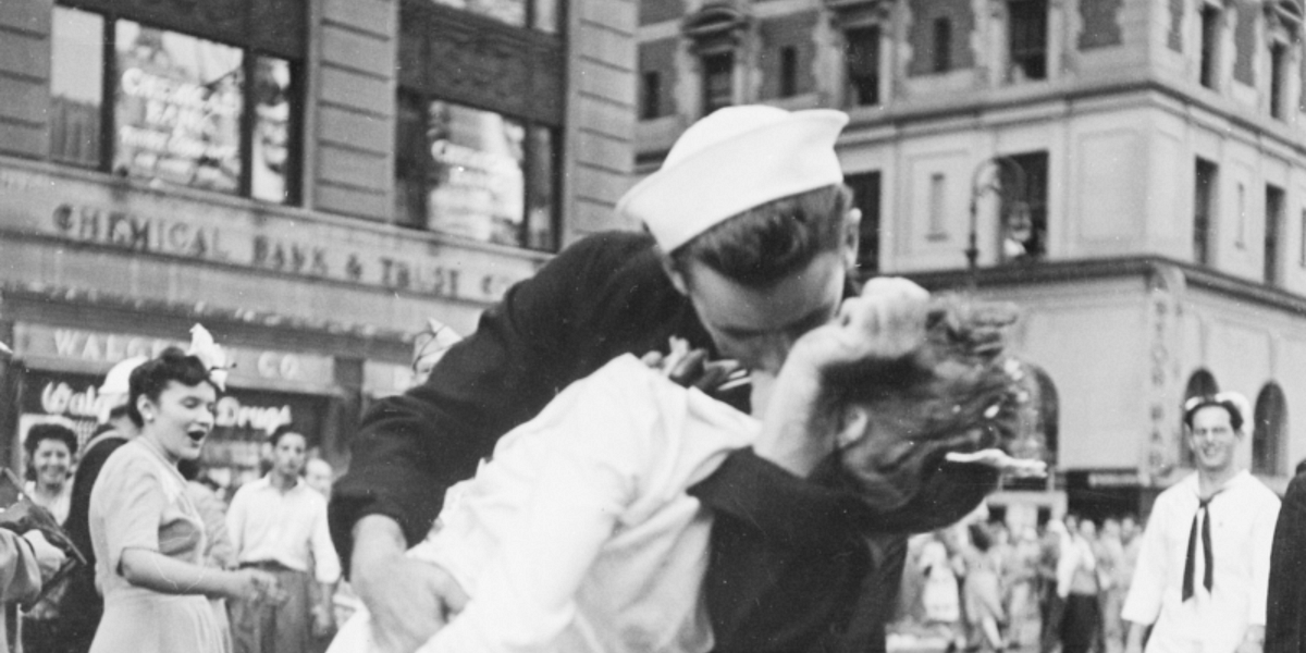 WWII’s Most Iconic Kiss On The VJ-Day Wasn’t Romantic But Forced | by ...