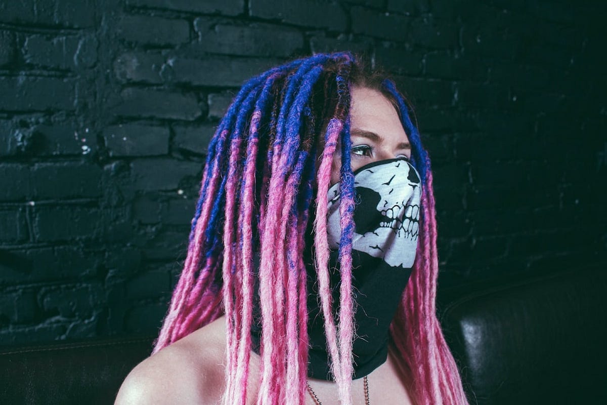 The girl with crazy hair likes my outfit 😳 | by Lu Skerdoo | Medium