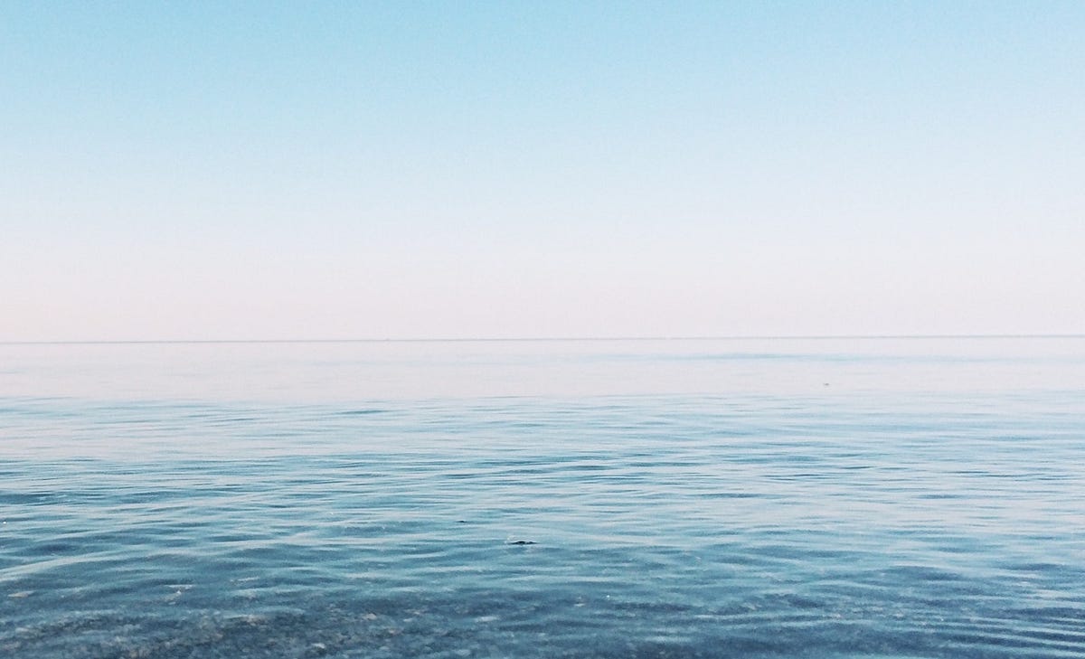Il mare. È apparentemente infinito. Eppure è… | by Martino Pietropoli ...