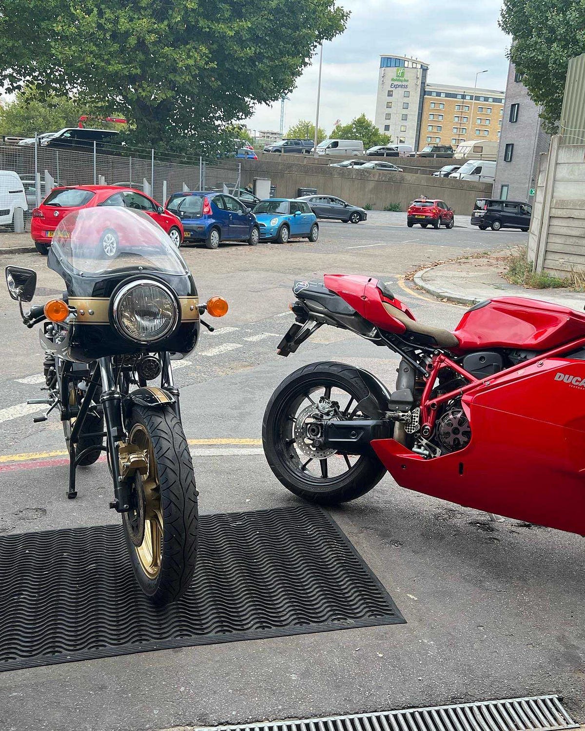 Ducati Motorcycle Expert - Ray Petty Meccanica - Medium