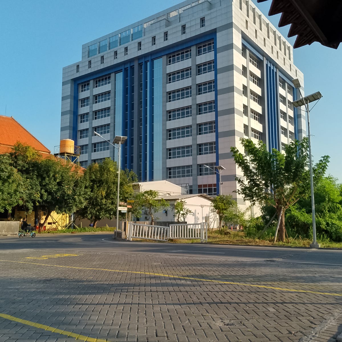 Gedung Kuliah Bersama Universitas Airlangga | by Antarais | Jul, 2025 ...