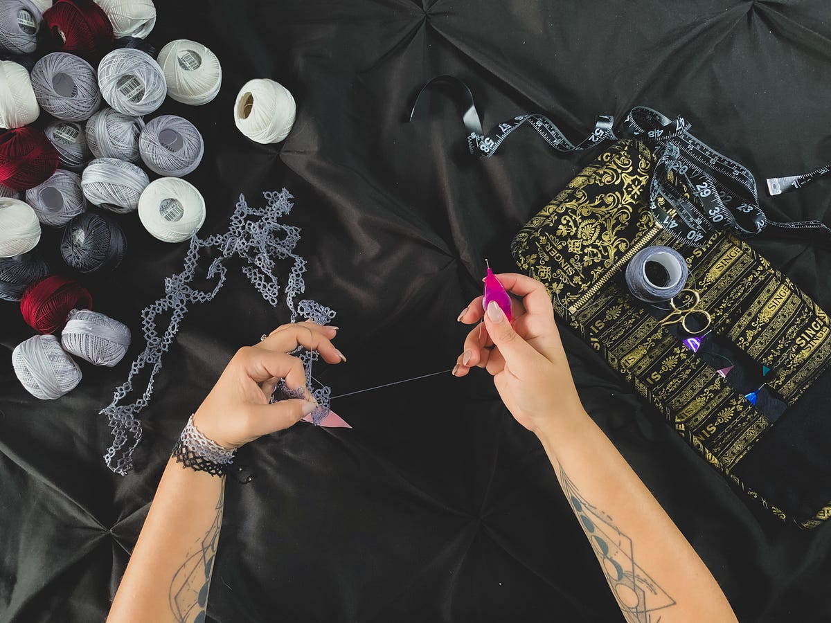 What the heck is tatting? (And why you should learn it!) | by Sparrow ...