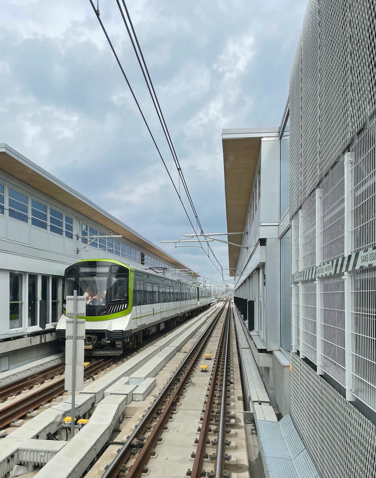 Montréal Has a New Transit System | by Barb Dalton | Globetrotters | Medium