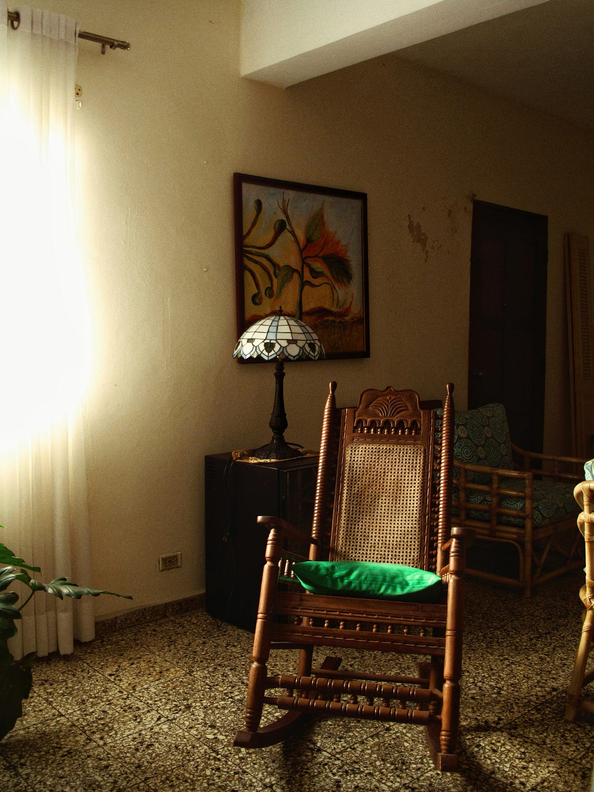 A Casa da Avó e as Rugas do Tempo | by Adriel Alves | Medium