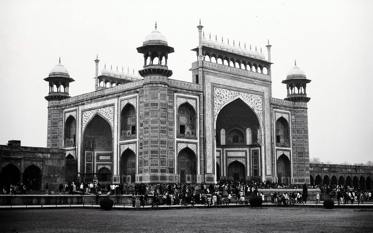 The Taj Mahal in black and white. A day of pure contrast photography ...