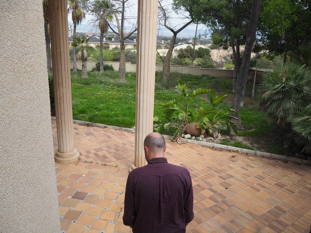 ¿Creencia o credulidad?. Espiritualidad y nuevas religiones en… | by Marina Vidal | Medium