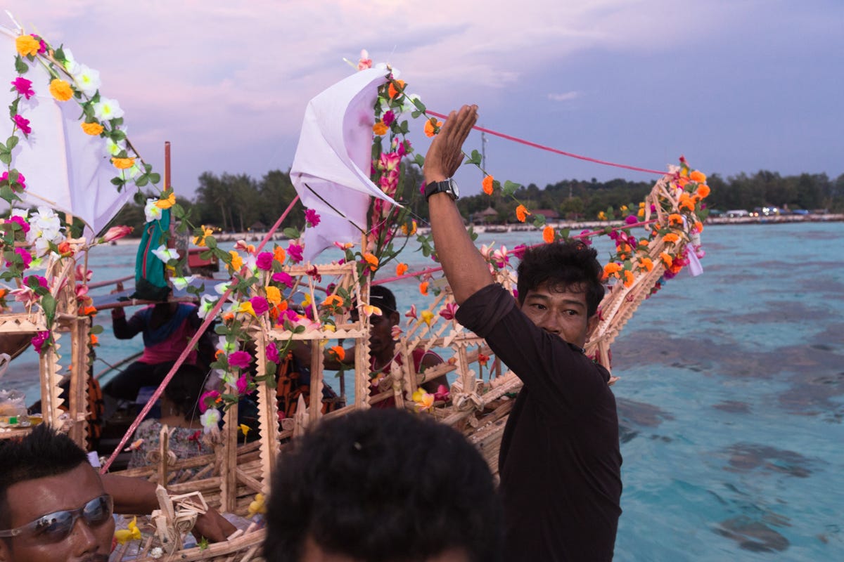 The Roy Lua — Floating Boat Ceremony | by Prelevic Milos | Medium
