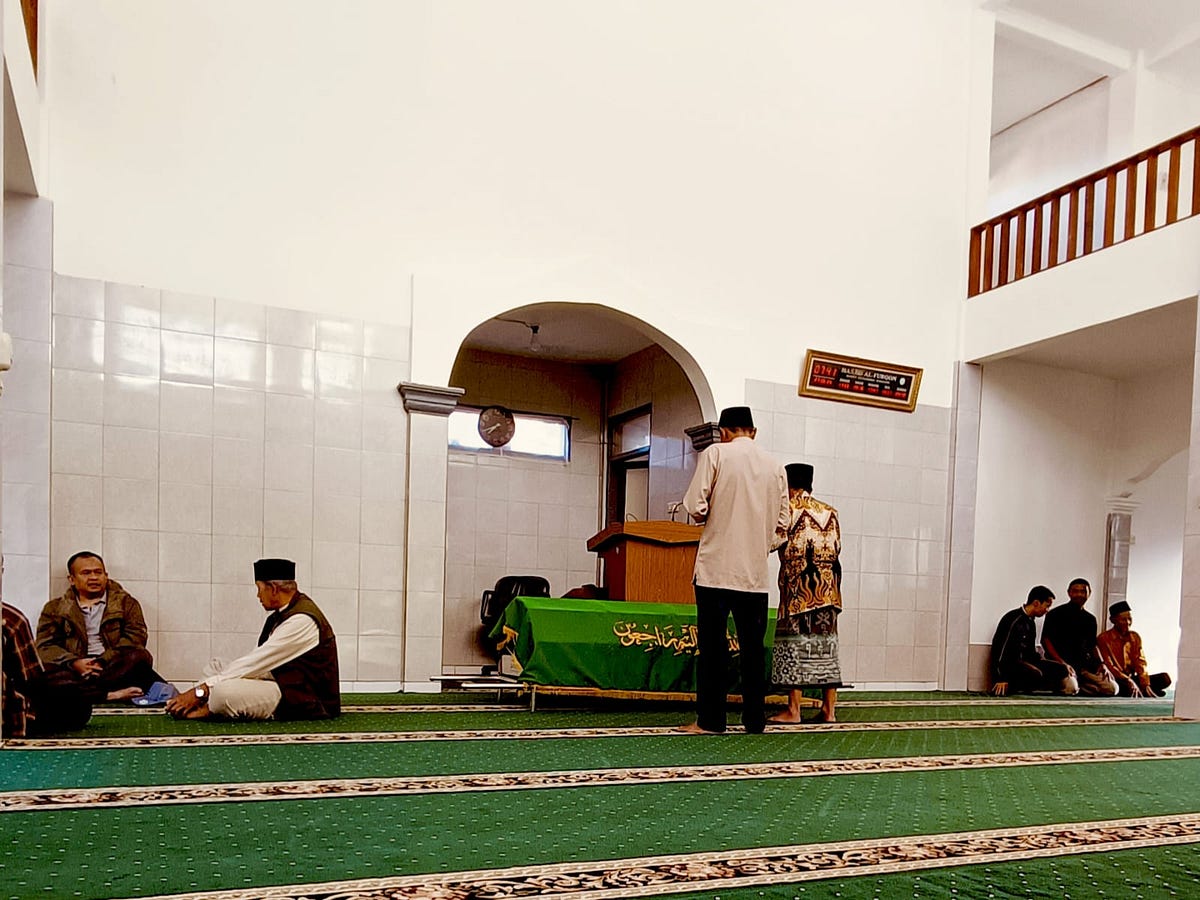 Sepotong Maaf di Antara Pernikahan dan Pemakaman | by Faqih Atthoriq ...