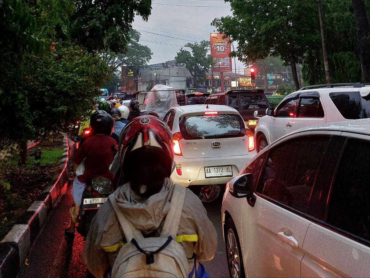 Hujan Macet. Pelangi dan macetnya jalan selepas… | by Septianur Aji ...