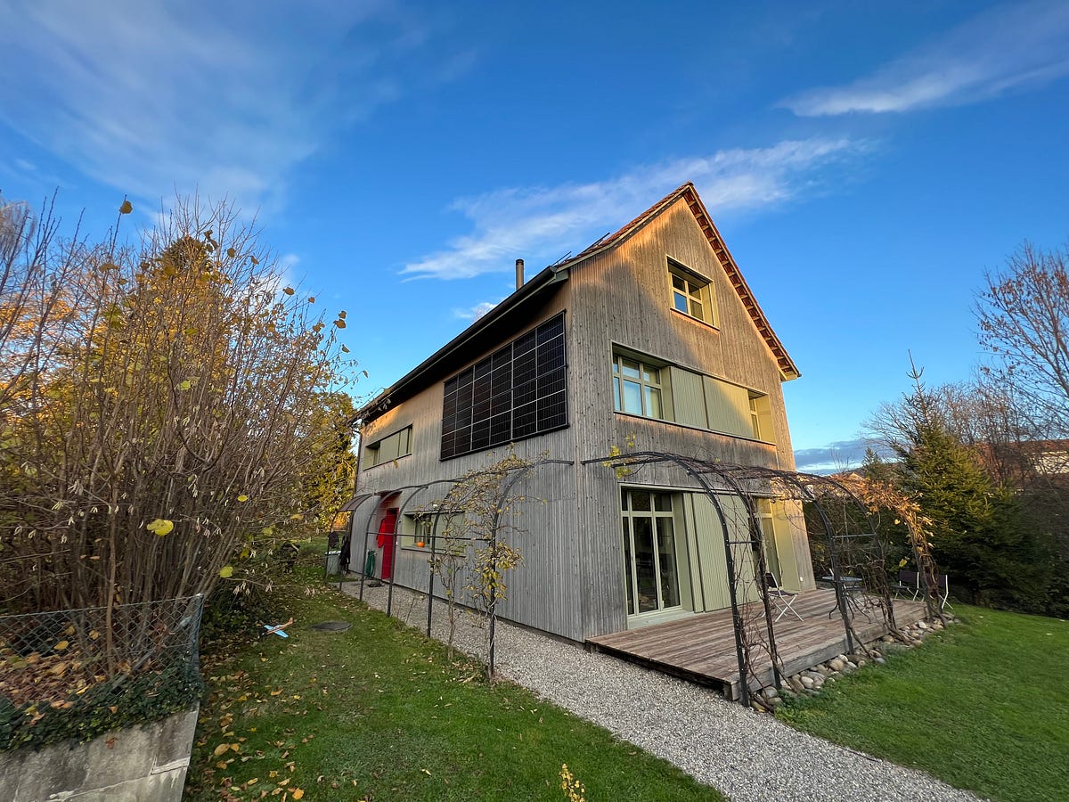 Vertical Solar Panels Boost Winter Self-Sufficiency by 4% | Predict