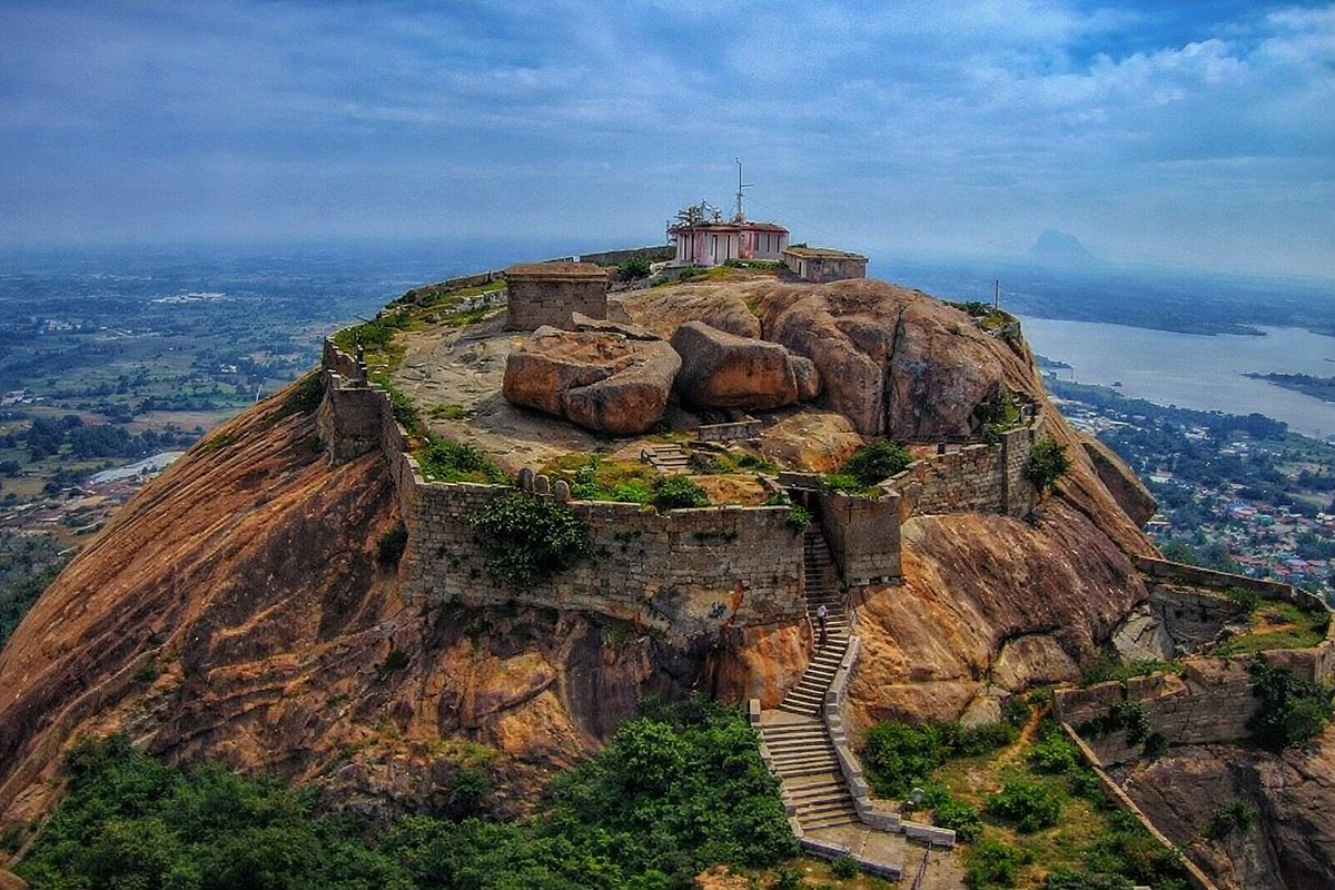Gudibande Fort, Bhairasagara Lake & Vatadahosahalli Lake — An Offbeat ...