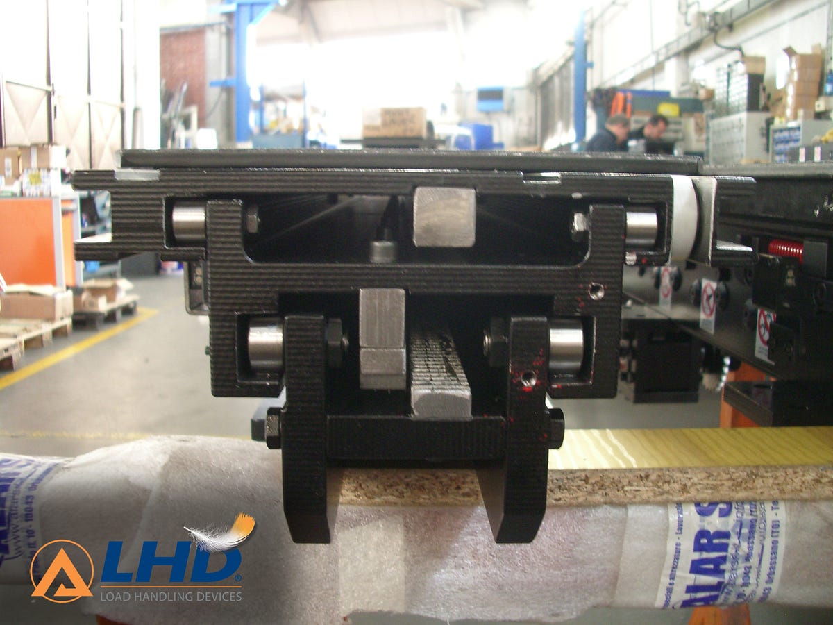 LHD manufacture the great quality Telescopic Fork and Stacker Cranes ...
