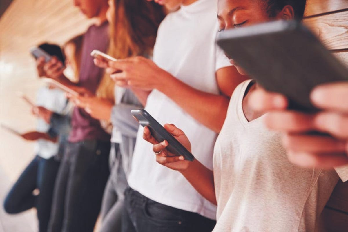 The Impact of Smartphone Usage on Modern Society | by Creativechandan ...