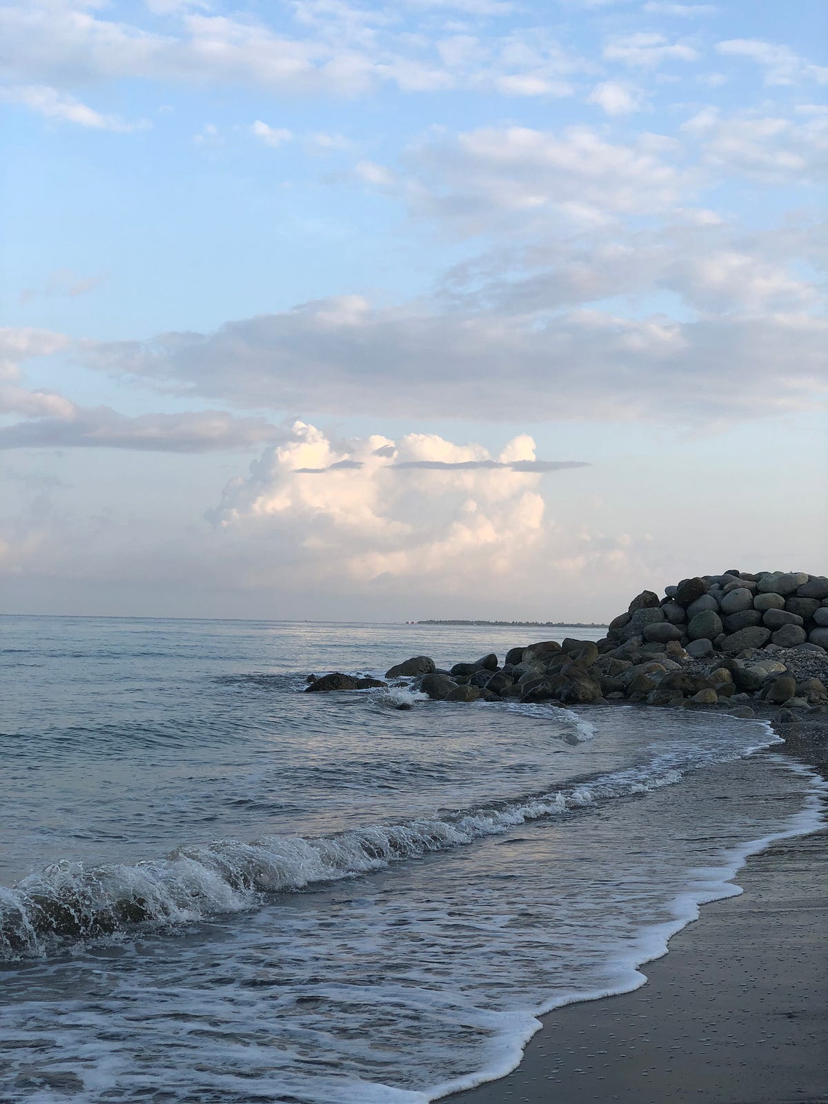 To love someone is like exploring a shallow, vast ocean. - ria - Medium