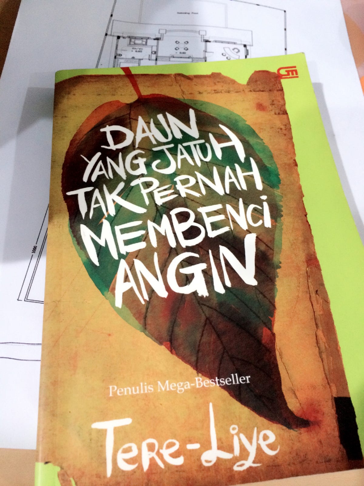 Dia malaikat bagi keluarga kami.. Ibu benar, tak layak aku mencintai ...