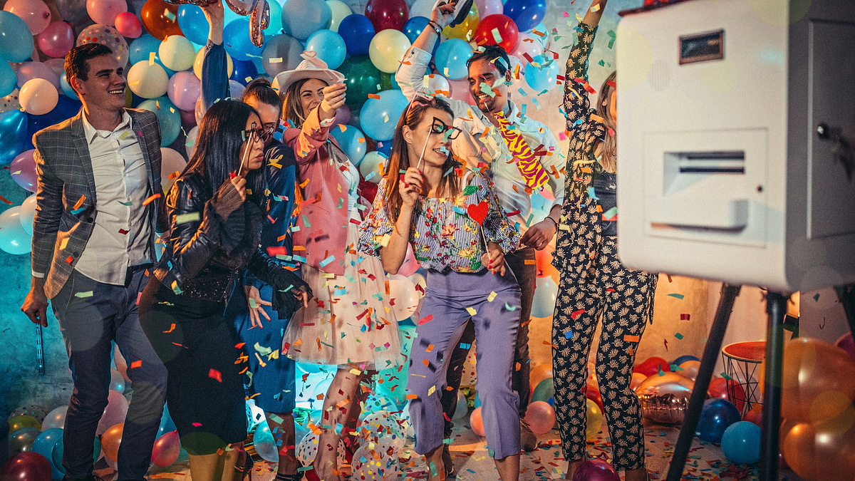 5 tips to hire the best party Photographer in London | by The Photo ...