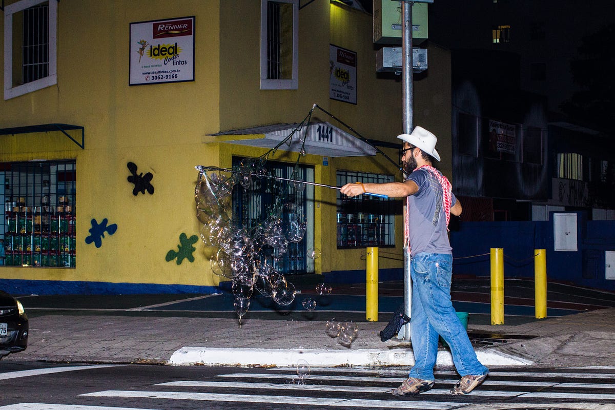 O Homem Bolha. Juan, também conhecido como Bubbleman… | by Julio Cesar ...