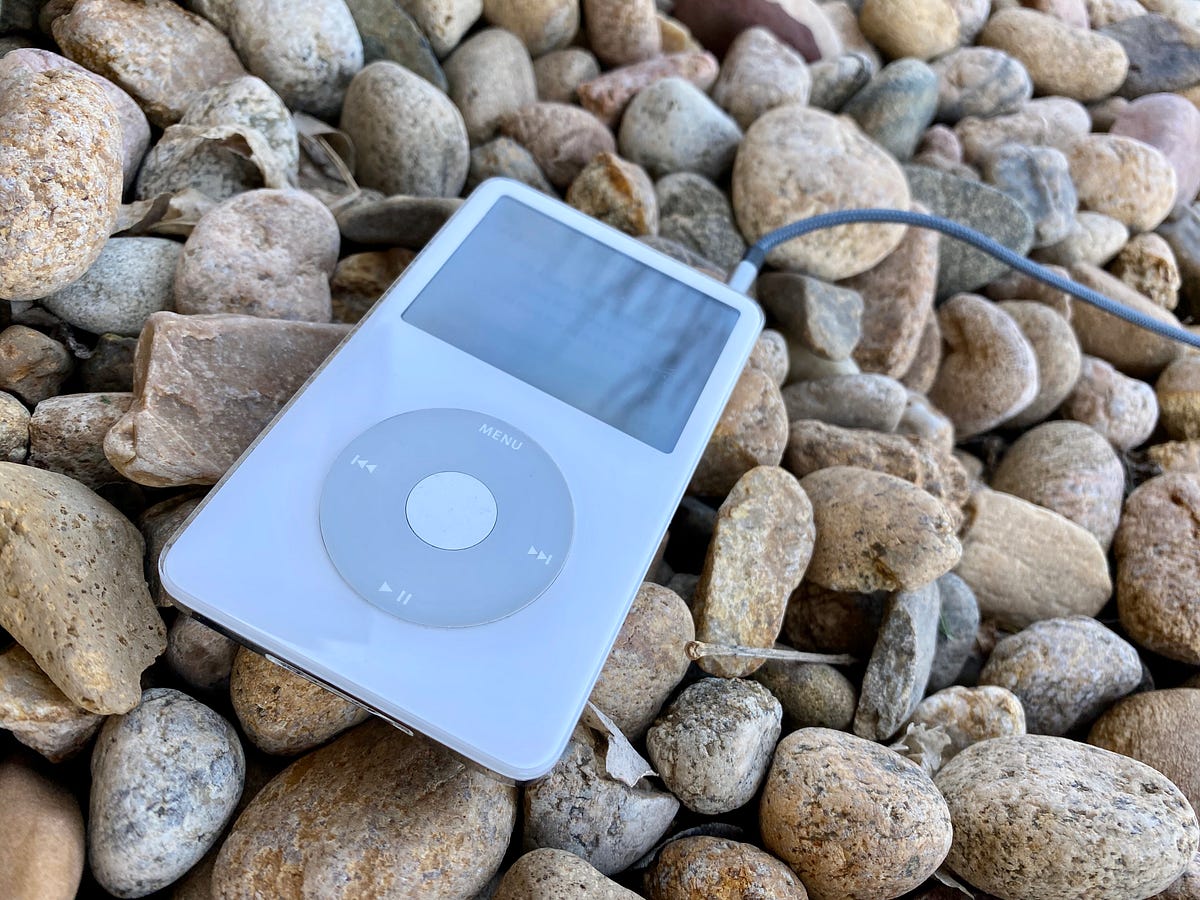 Ode to the iPod: Part 1. The Beginning & Podcasts | by John Mulnix ...