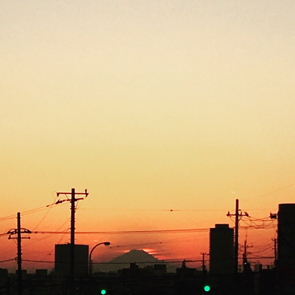 夕焼けに浮かぶ富士山. The mt.Fuji in the sun set. | by Yasuhiro Matsuda | Medium