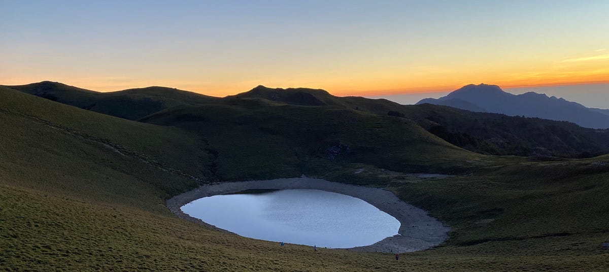 Jiaming Lake: same hike, a different perspective | by Caroline C | Medium