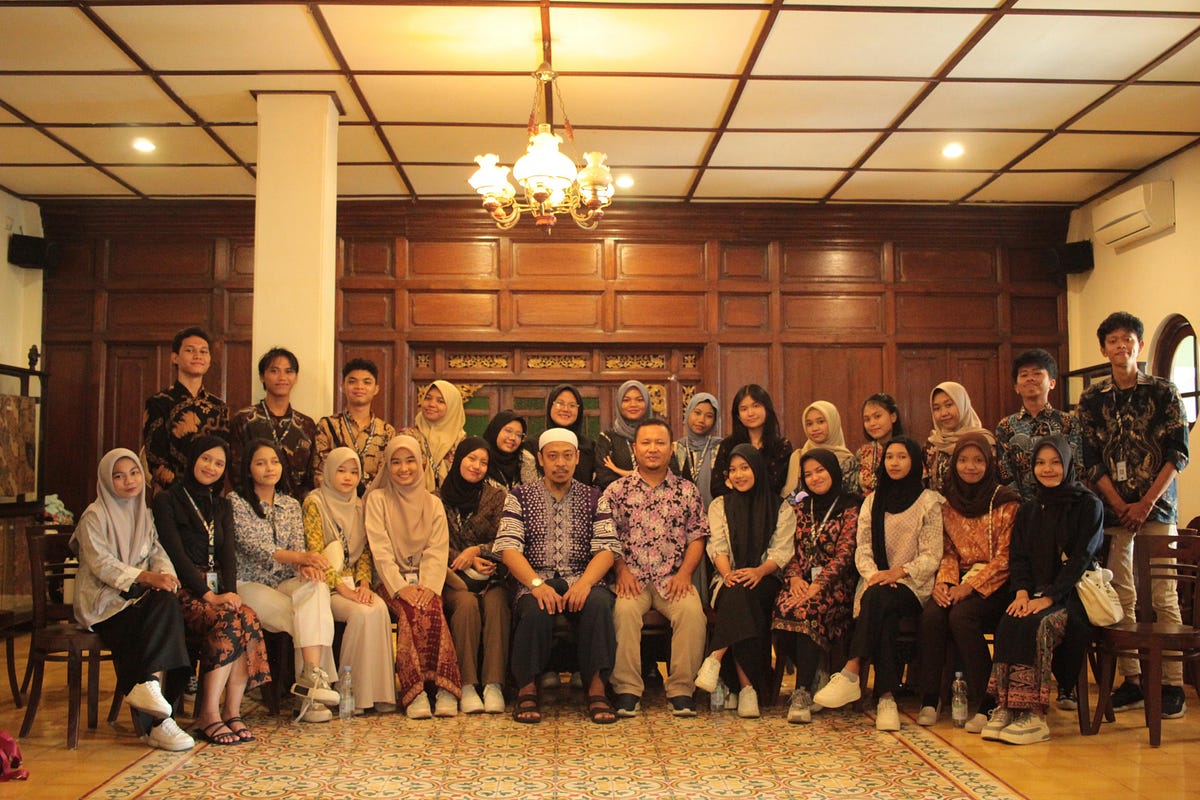 Modul Nusantara #12 : Menyelami Kreativitas Warisan Diskusi dengan Tokoh Sejarawan Batik Laweyan ...