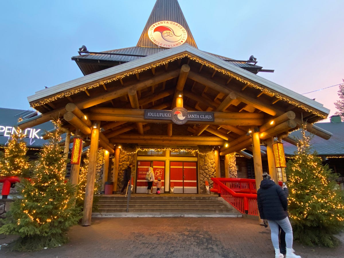 聖誕老人村🇫🇮｜完成童年的夢想｜Rovaniemi 一日遊. Hei~Olen… | by Yu-Jen Chen (Owen) | Medium