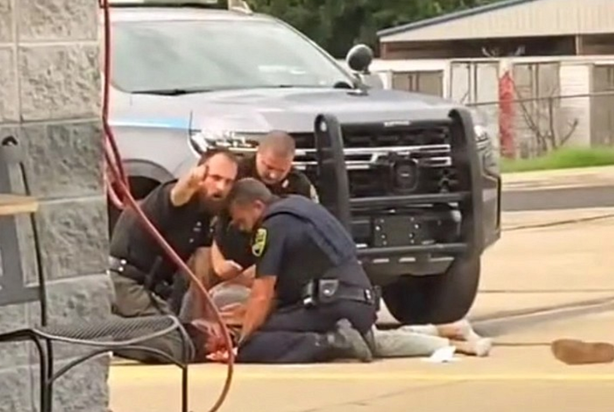 World News: 3 Police Officers were suspended for viciously attacking a ...