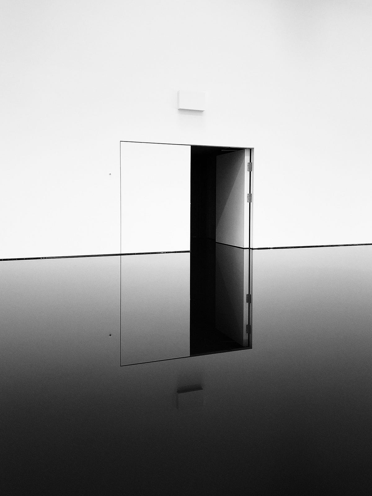Mirror Image - Pom.Corner - Medium
