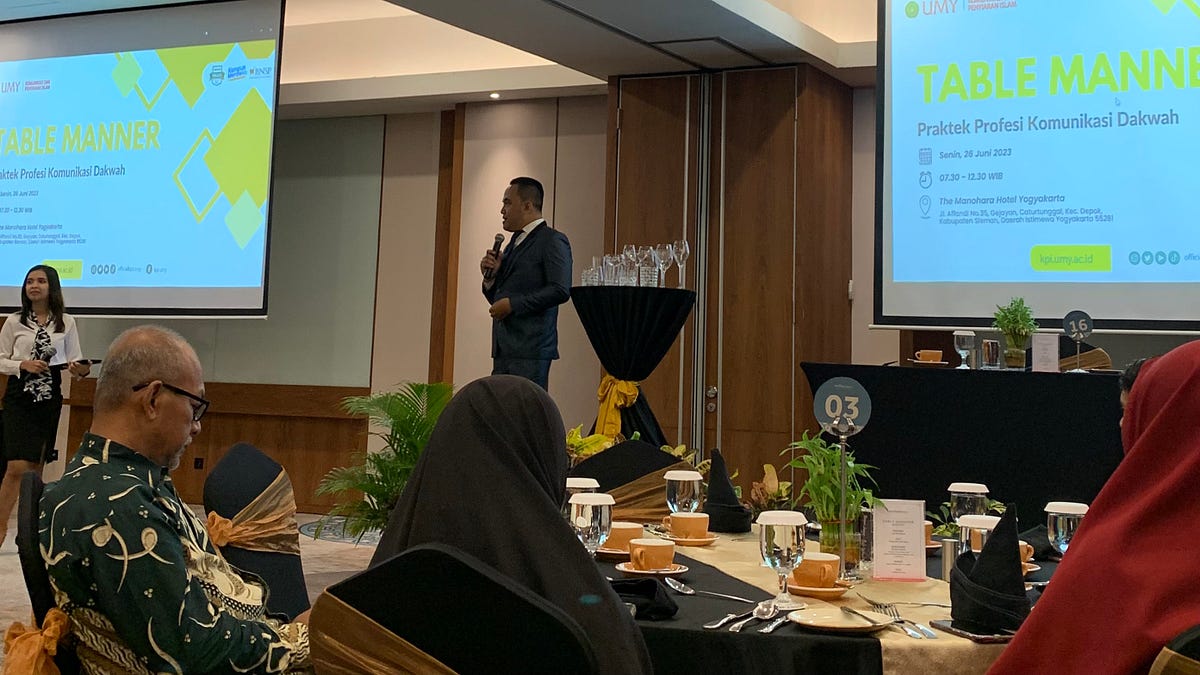 Table Manner Untuk Mahasiswa - Wafiainul - Medium