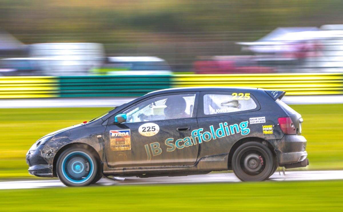 How to do Panning in Motorsport Photography | by Andrew Quartley | Medium