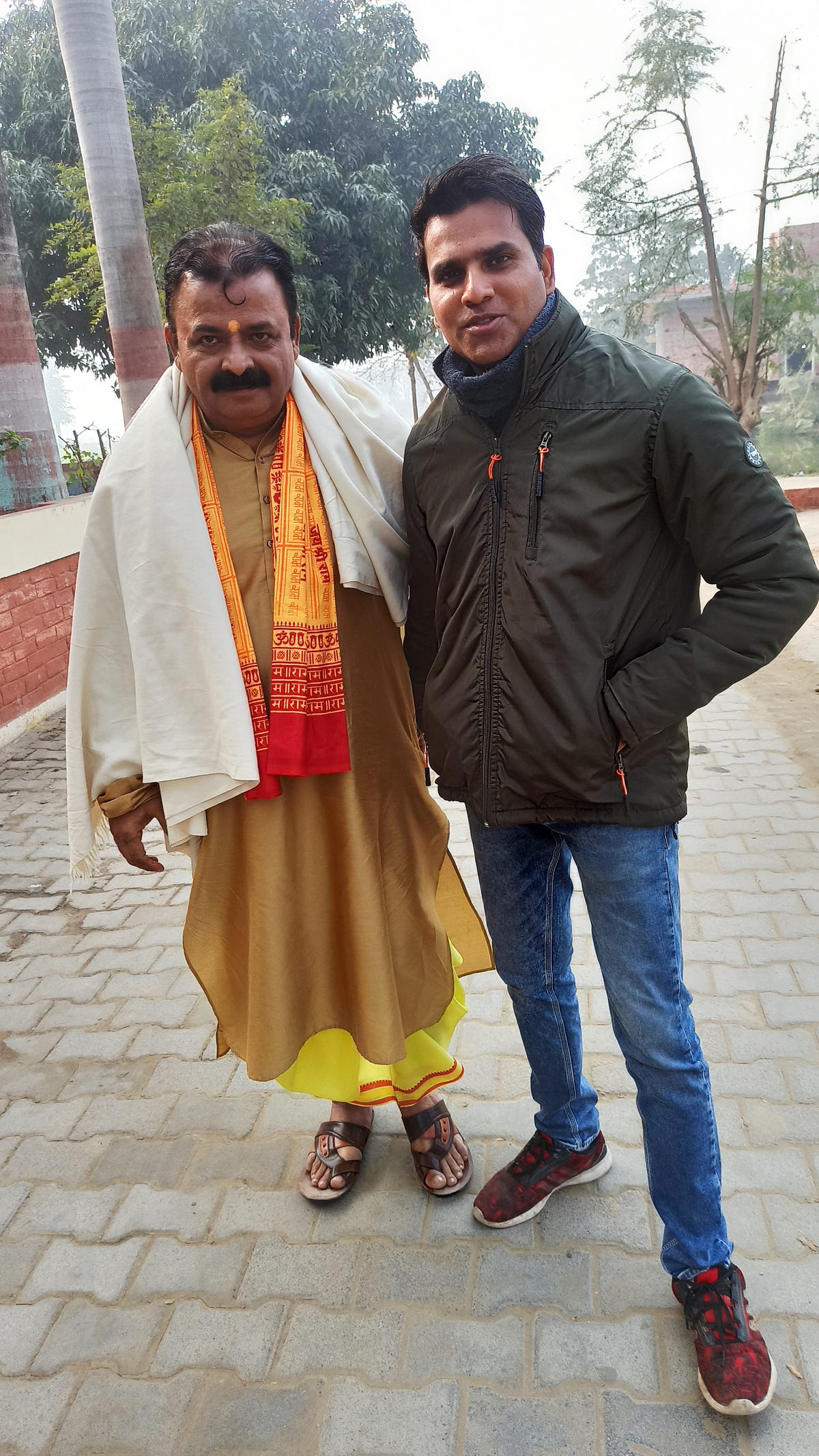 On set of movie "Funmouji" 🎥📺📢 With Dabang movie actor Ram sujan Singh Actor of movie "Dabang ...