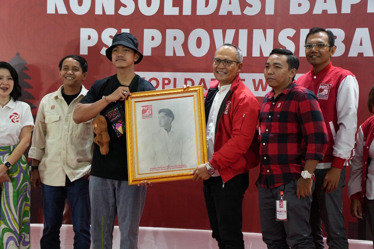Kopdarwil PSI Bali:Ketua DPW PSI Bali Nengah Yasa Adi Susanto ...