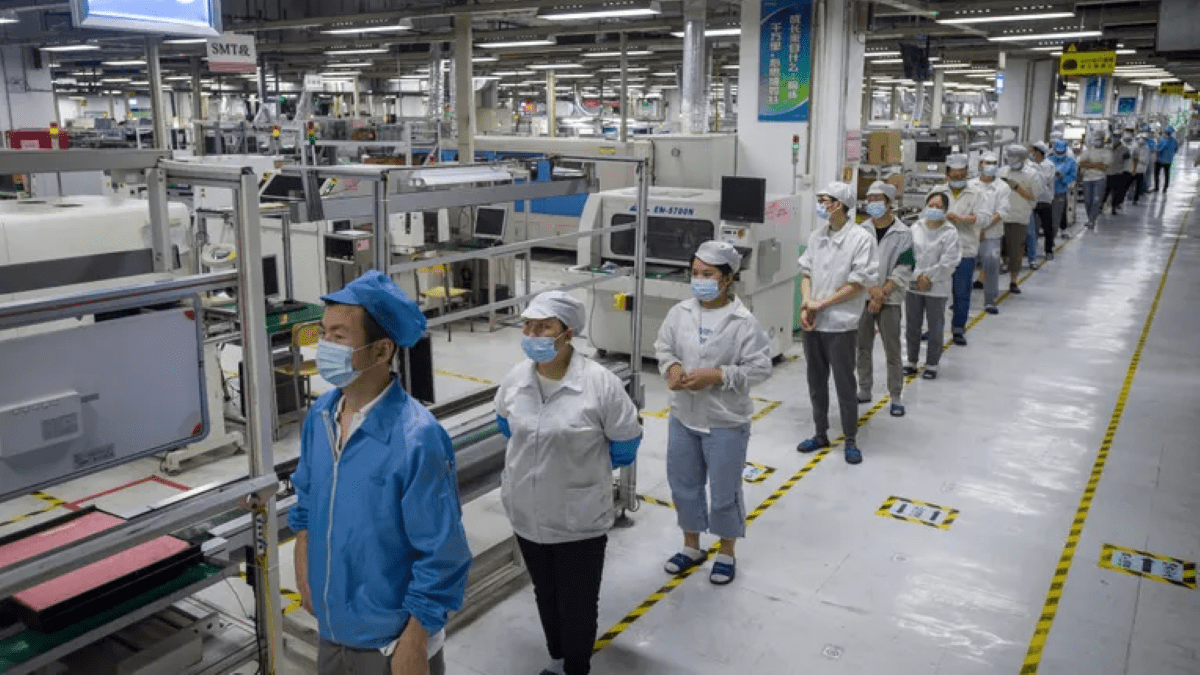 Police Thrashed Protesting Workers of iPhone Factory in China - The ...