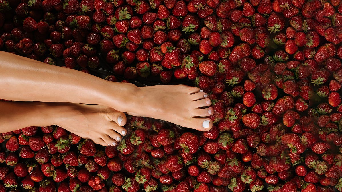 What are Strawberry Legs and How to Prevent them? | by Smytten | Aug ...