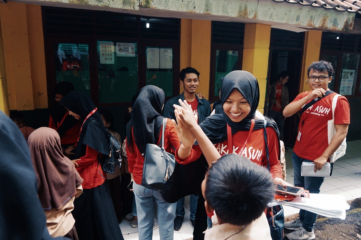 Jejak Kaki Pertama. Ingin sekali bercerita, tidak terlalu… | by Ratih Putri Ayuningtyas | Medium