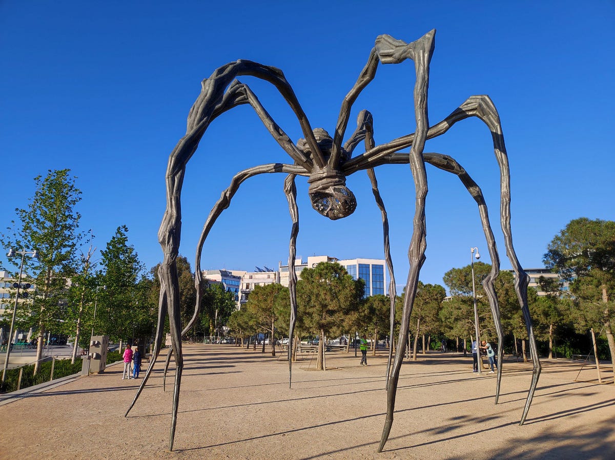 Analysis of Louise Bourgeois’ sculpture series Maman | by Kate Moloney ...