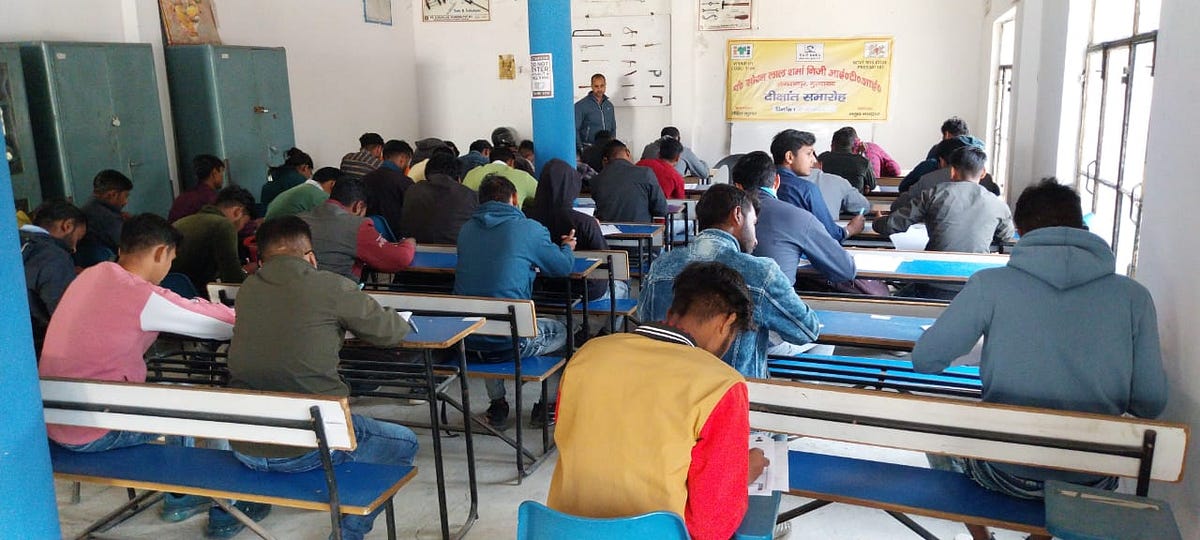 How many years is the ITI course - Pt Sls Iti - Medium