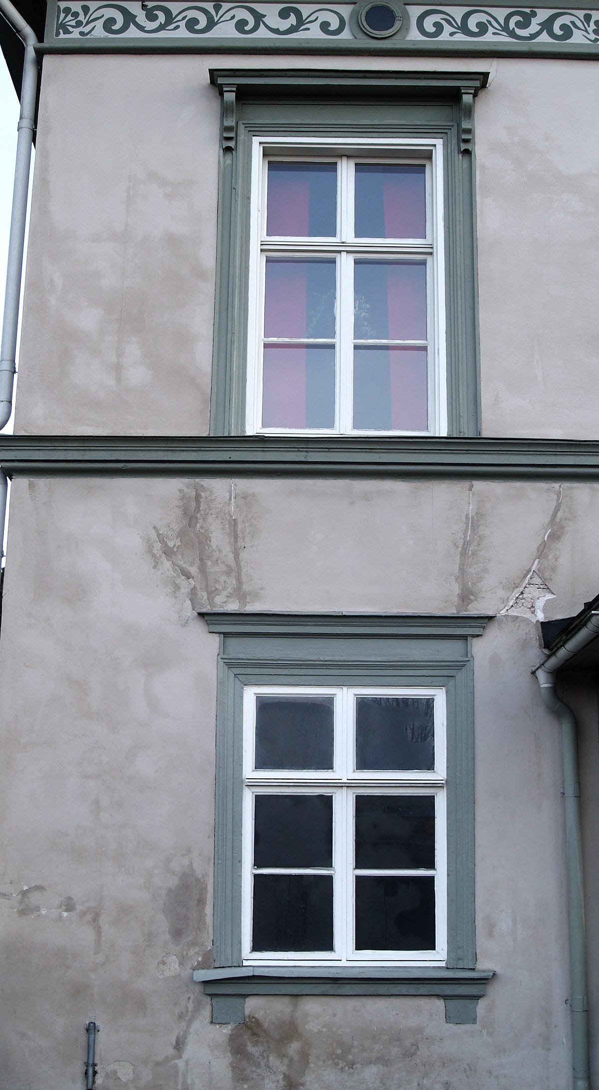 Vecka 1 . Sprickor i fasaden, bara början. | by Anders Nilsson | Medium