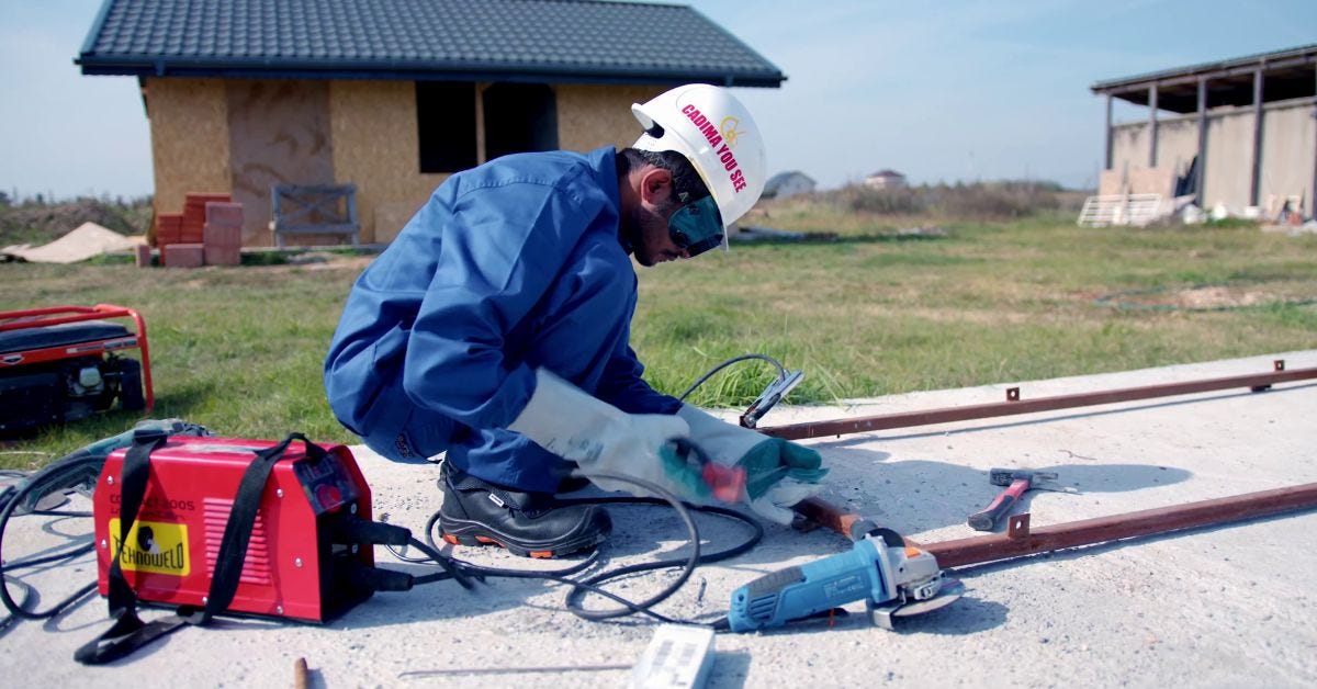 Muncitori din Vietnam, Filipine and Nepal | by Cadima You See | Medium