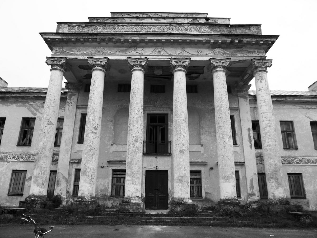 The time we were Stalked through an Abandoned Mansion in Riisipere ...