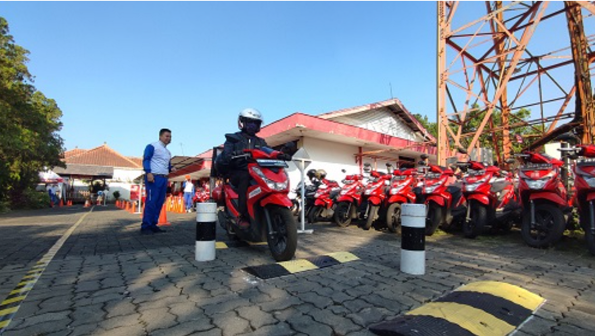 Berat Barang Bawaan Pengaruhi Kondisi Sepeda Motor | by Candraduaaa ...