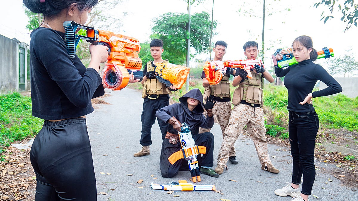 Nerf War: Assassin’s Creed & Army Soldier SWAT Nerf Guns Evil Traitor ...