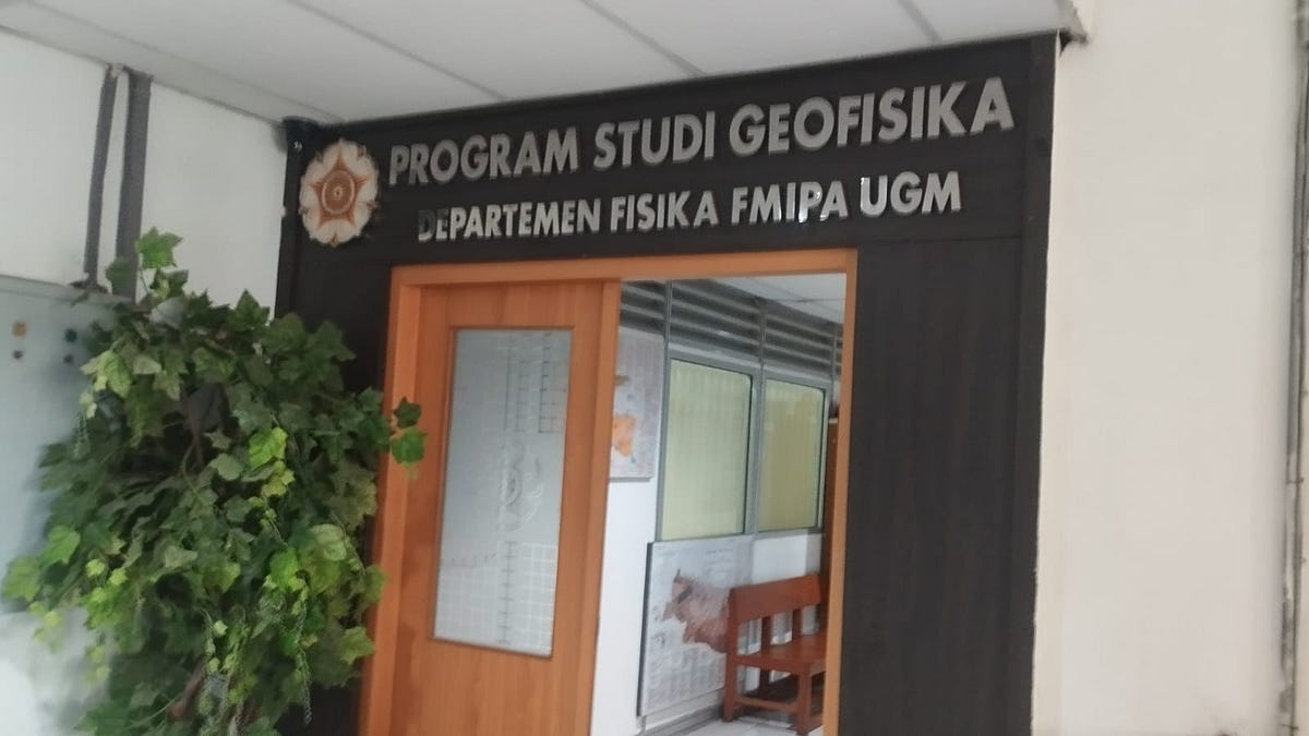 Random Discussion: Edisi Laboratorium Geofisika FMIPA UGM | by Yan ...