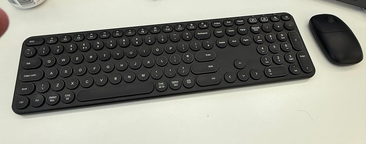 Seenda Keyboard & Mouse Combo Review | by Jessica Bryson | Medium