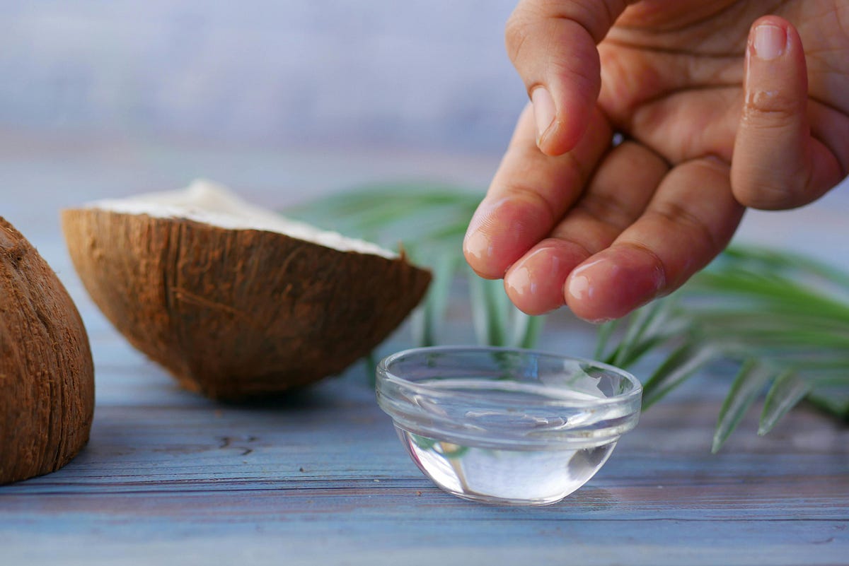 How to use coconut oil as a natural moisturizer for your face, body ...