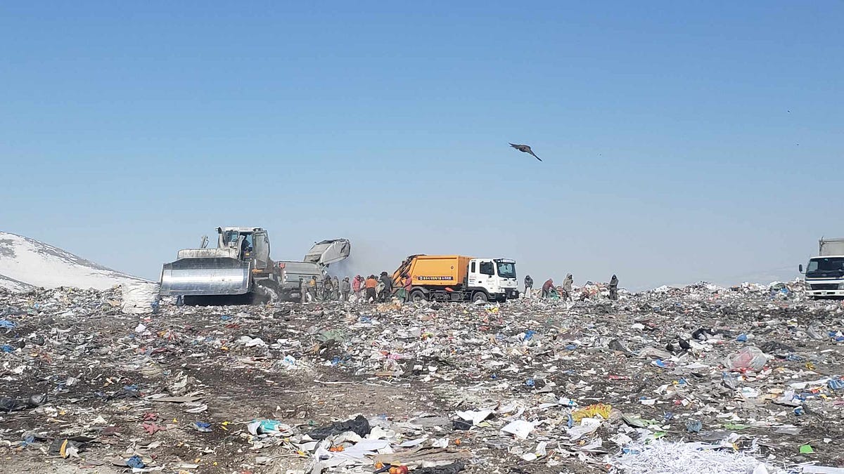 УЛААНЧУЛУУТЫН ХОГИЙН ЦЭГ Улаанчулуутын хогийн цэгийн талбай… By Orgilbattugs Medium