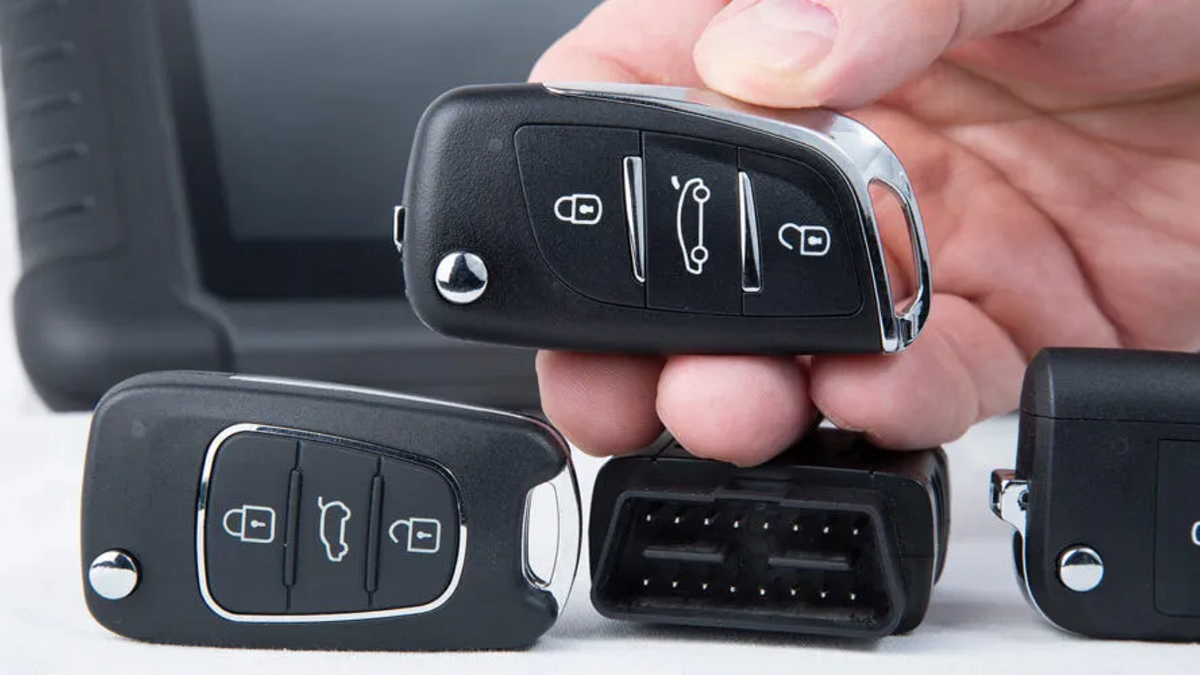 The Advantages of Hiring an Automotive Locksmith for Transponder Key ...