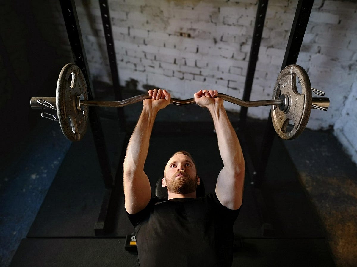 EZ Bar Curl vs Straight Bar Curl For Beginners: Which one should you ...