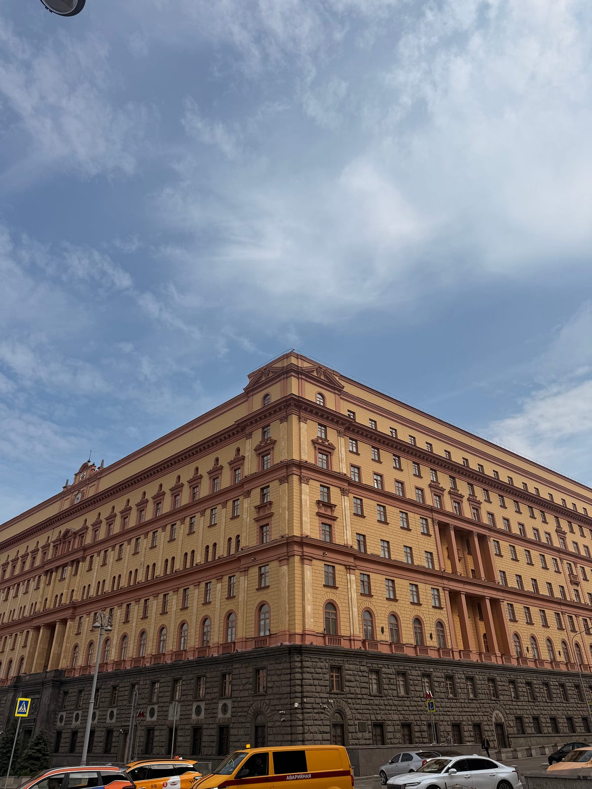 Why There Are So Few Ads on Moscow’s Streets？ | by Edward Ding | Medium