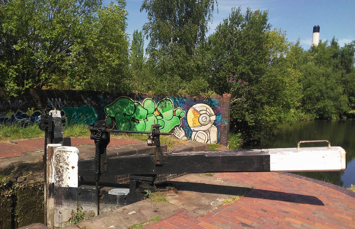21 Canal Locks to Wolverhampton. A graffiti lined walk into the city ...